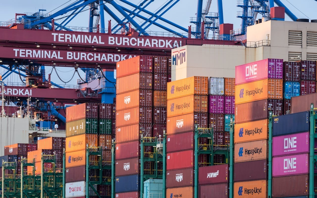 How Cargo Claims Adjusters Assess & Settle Damage | Veritas